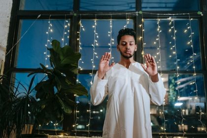 What should I recite when beginning salah? - Utrujj