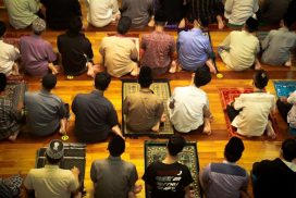 What is the correct way to sit during salah? - Utrujj